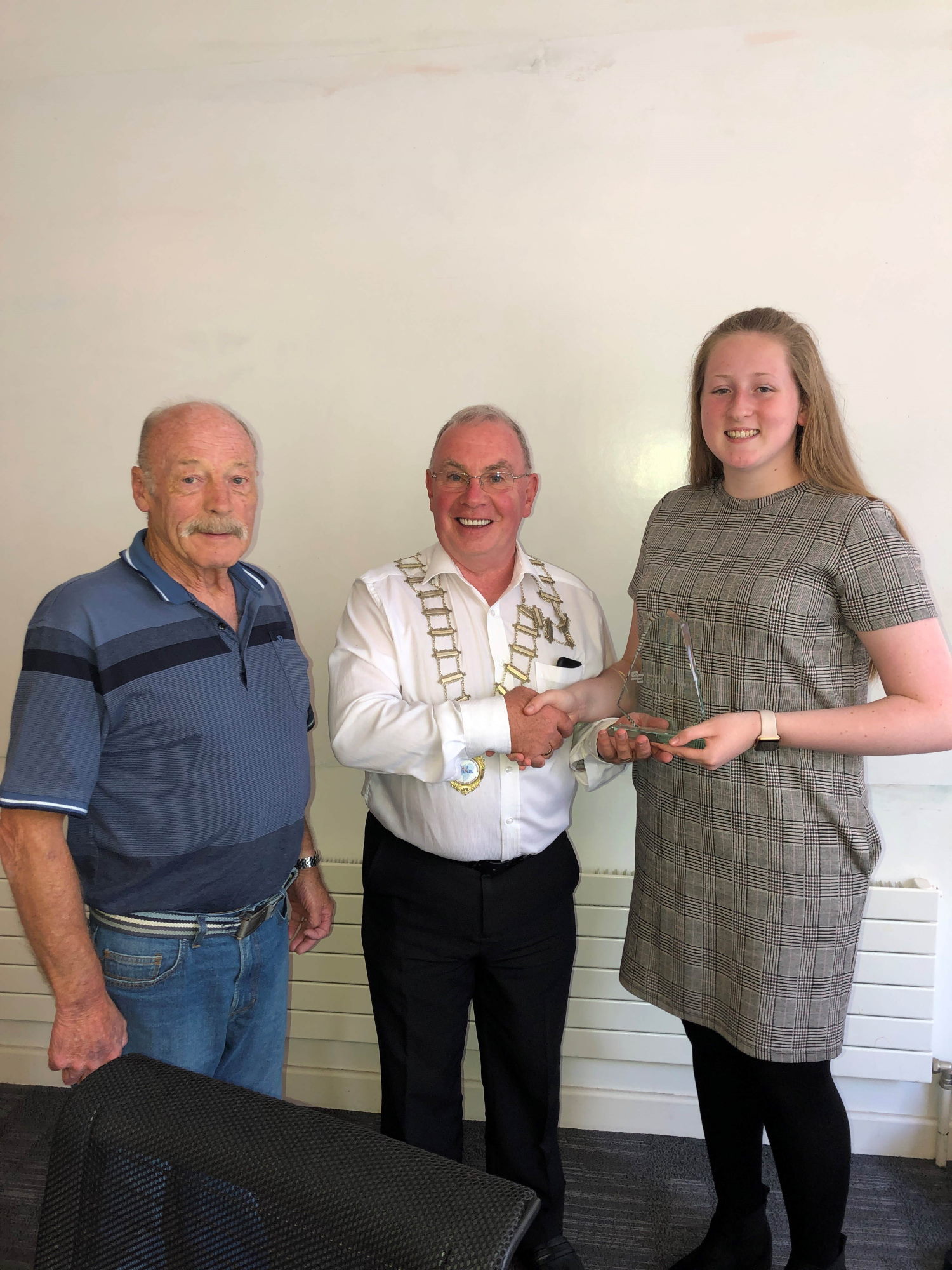 Ellie Burton wins Young Volunteer Award - LVSC